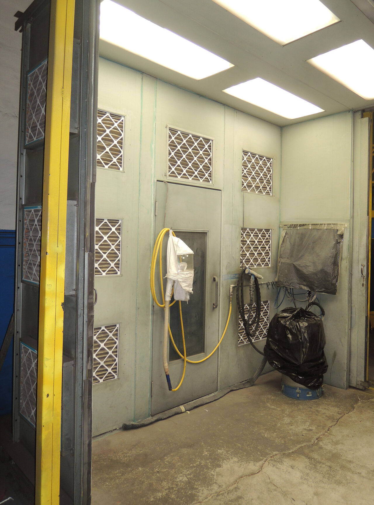 Nordson Versa-Coat Model J 10' x 12' x 10' Powder Coating Spray Booth ...