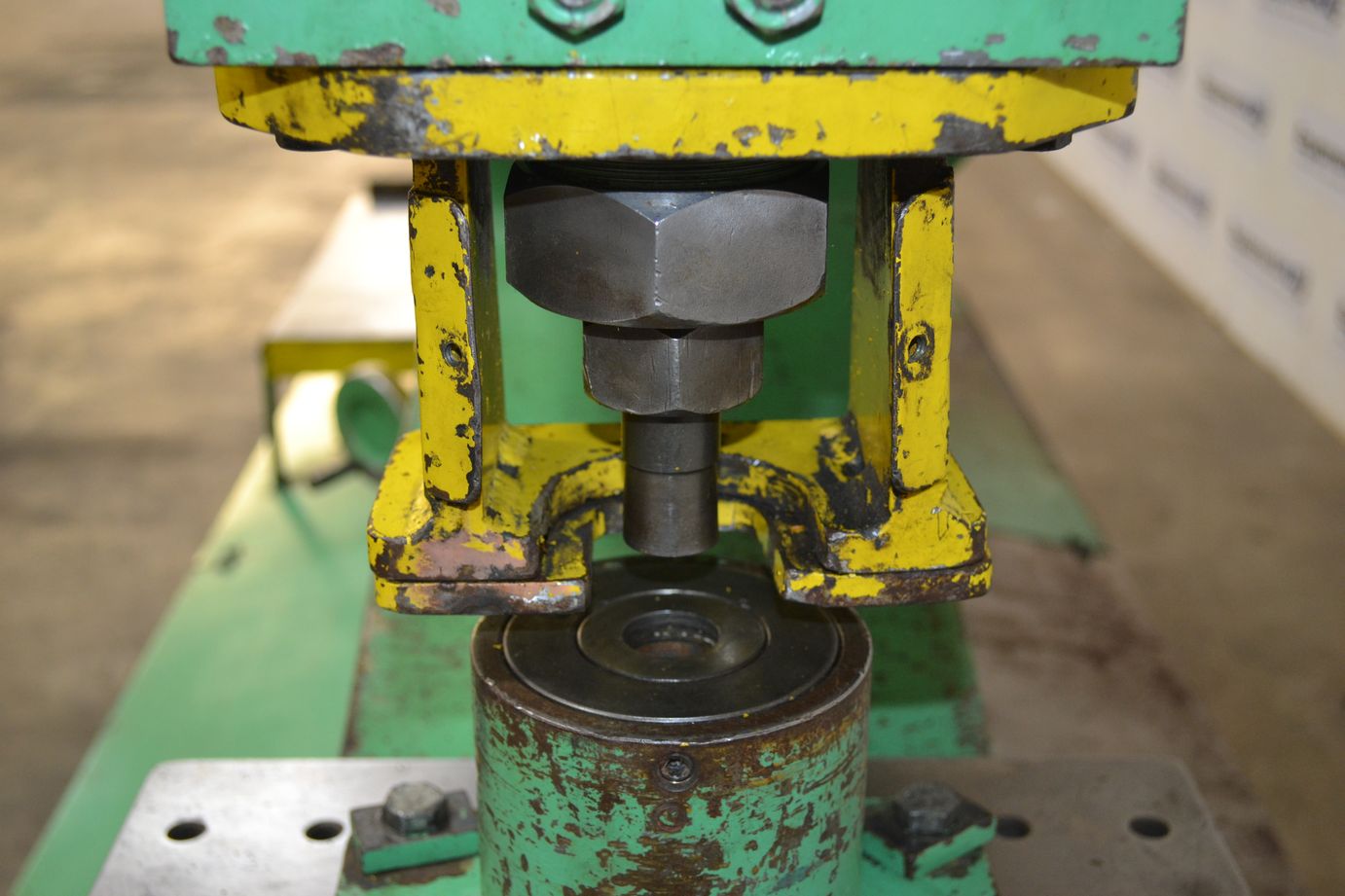 Uni-Hydro 150-24 150 Ton Dual Operator Control Hydraulic Ironworker ...