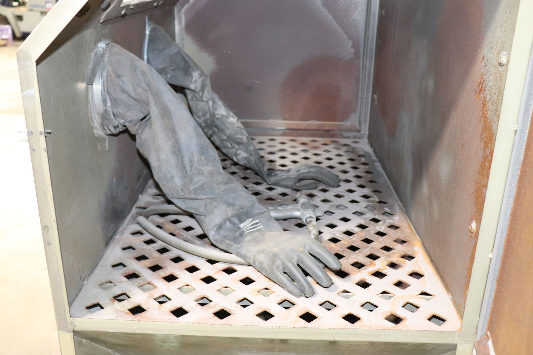Clemco Zero Inex 3048R Zero Media Sand Blast Cabinet w/ Reclaimer - The ...