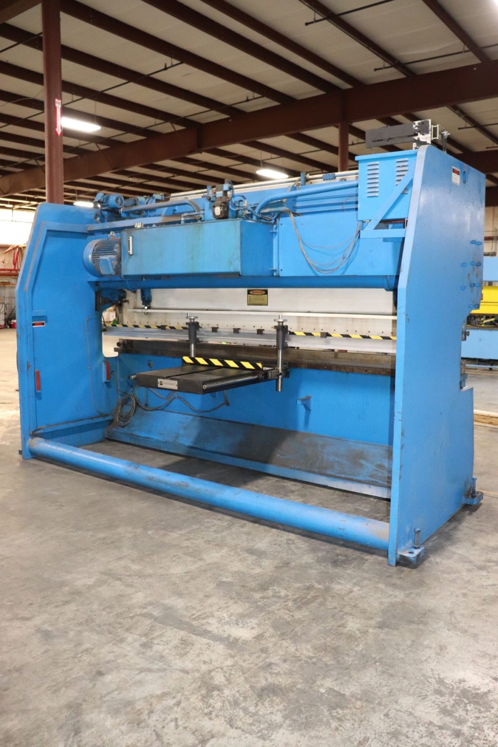 AFM Fabtek MPF 12-180 12' x 180 Ton Hydraulic Press Brake w/ Hurco CNC ...