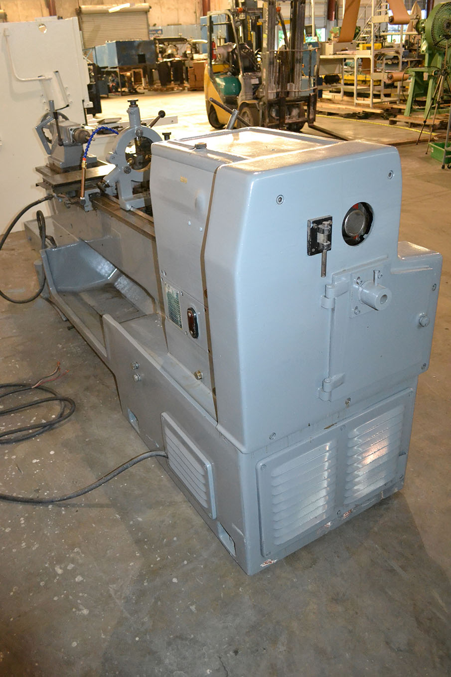 Whacheon Webb WL-435 17" x 59" Gap Bed Engine Lathe - The Equipment Hub