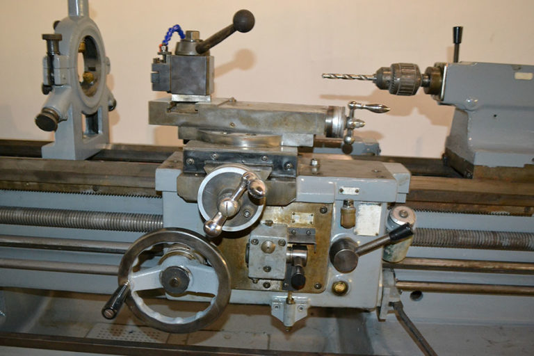 Whacheon Webb WL-435 17" x 59" Gap Bed Engine Lathe - The Equipment Hub