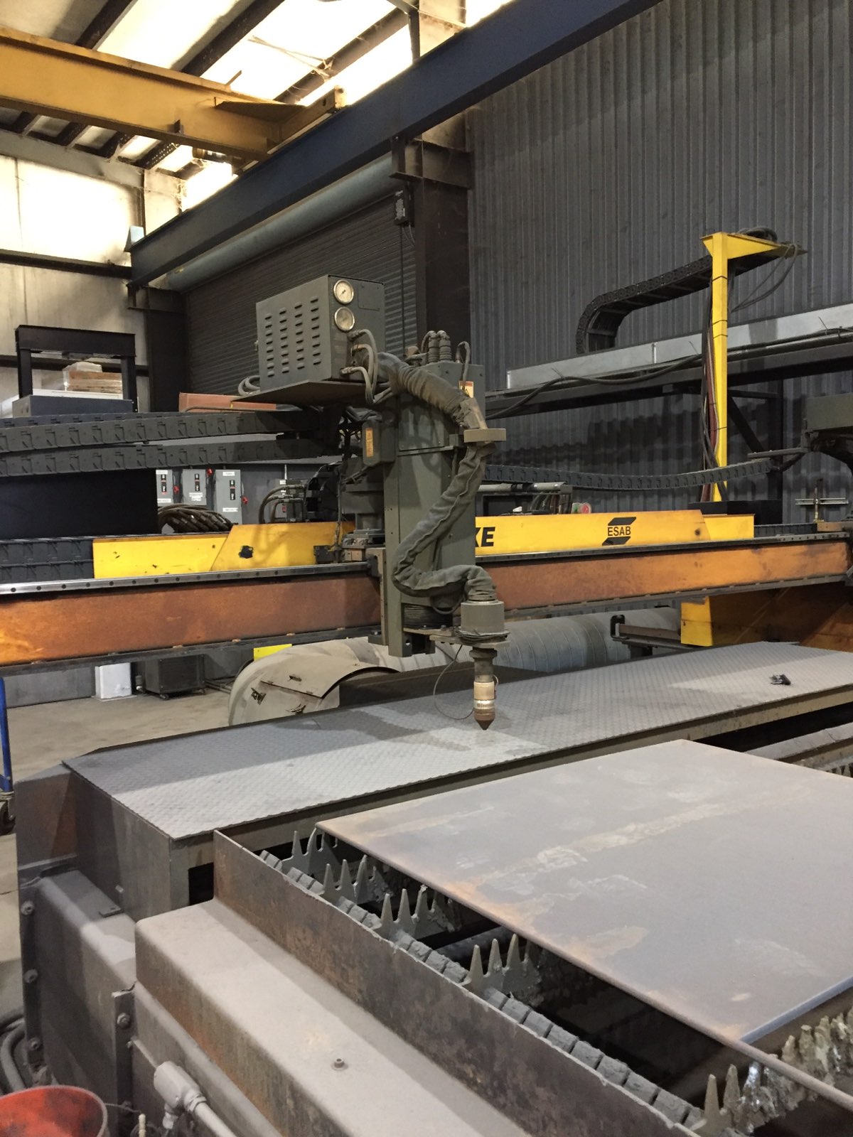 Esab Sabre SXE P1-4000 10' x 22' CNC Plasma Cutter Table - The ...