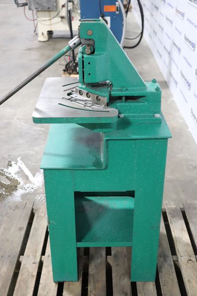 Tennsmith SN 6" x 6" x 16 Gauge Manual Corner Notcher w/ Stand - The ...