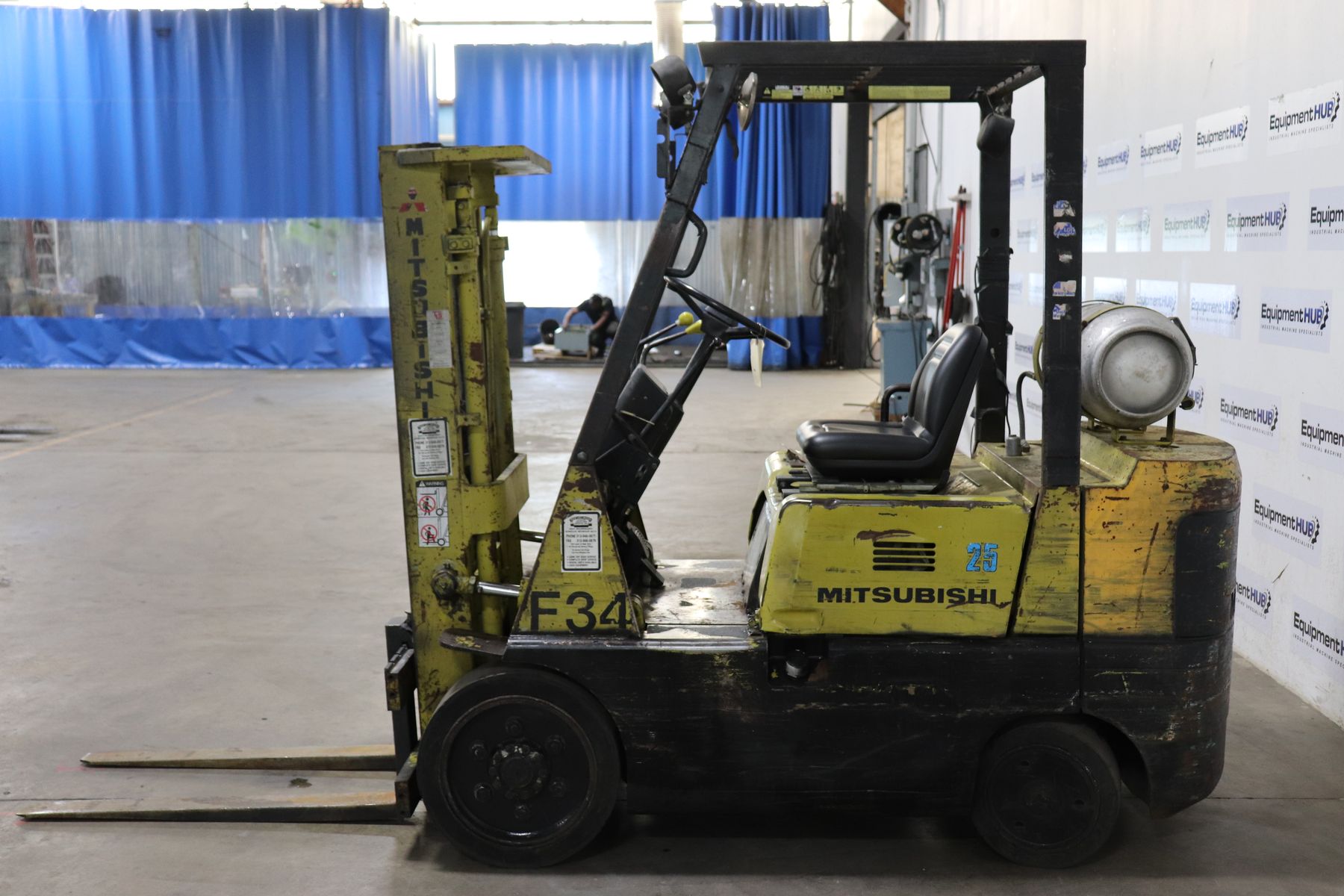 Mitsubishi FGC25 5,000 Lb. Capacity Forklift - The Equipment Hub