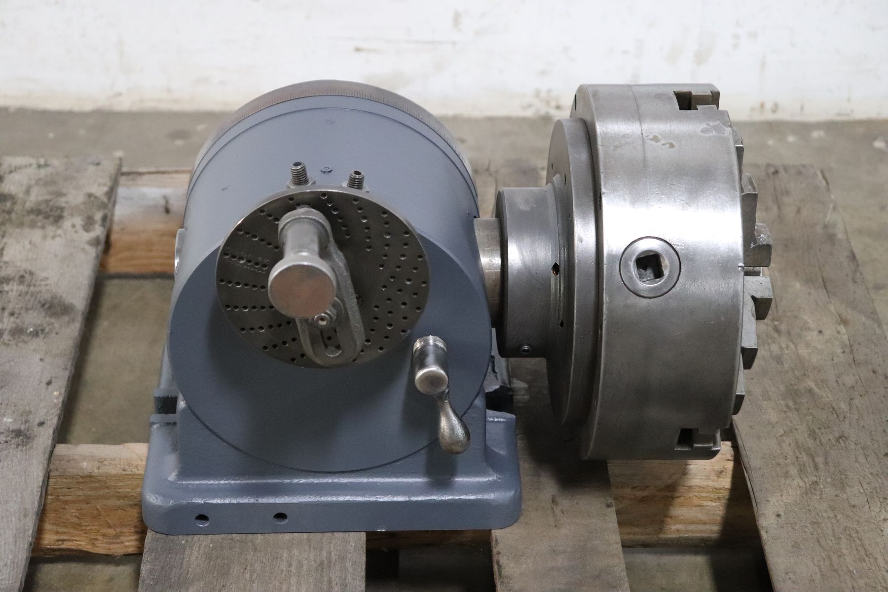L-W Chuck Co. Indexing Dividing Head, Cushman 10" 3-Jaw Chuck - The ...