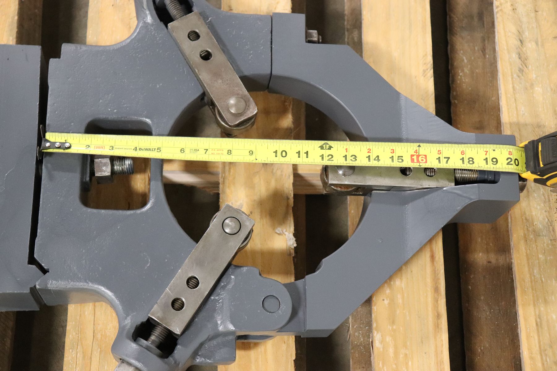 20" Metal Lathe Steady Rest - The Equipment Hub