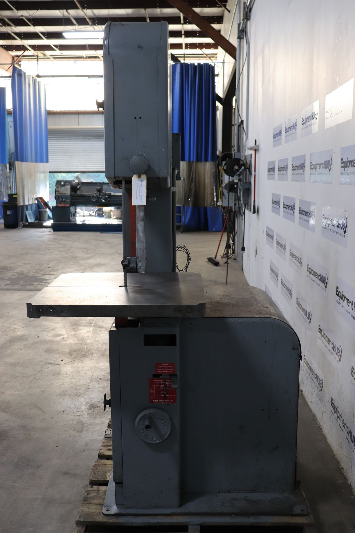 DoAll 2013-V 20″ x 13″ Variable Speed Vertical Band Saw - The Equipment Hub