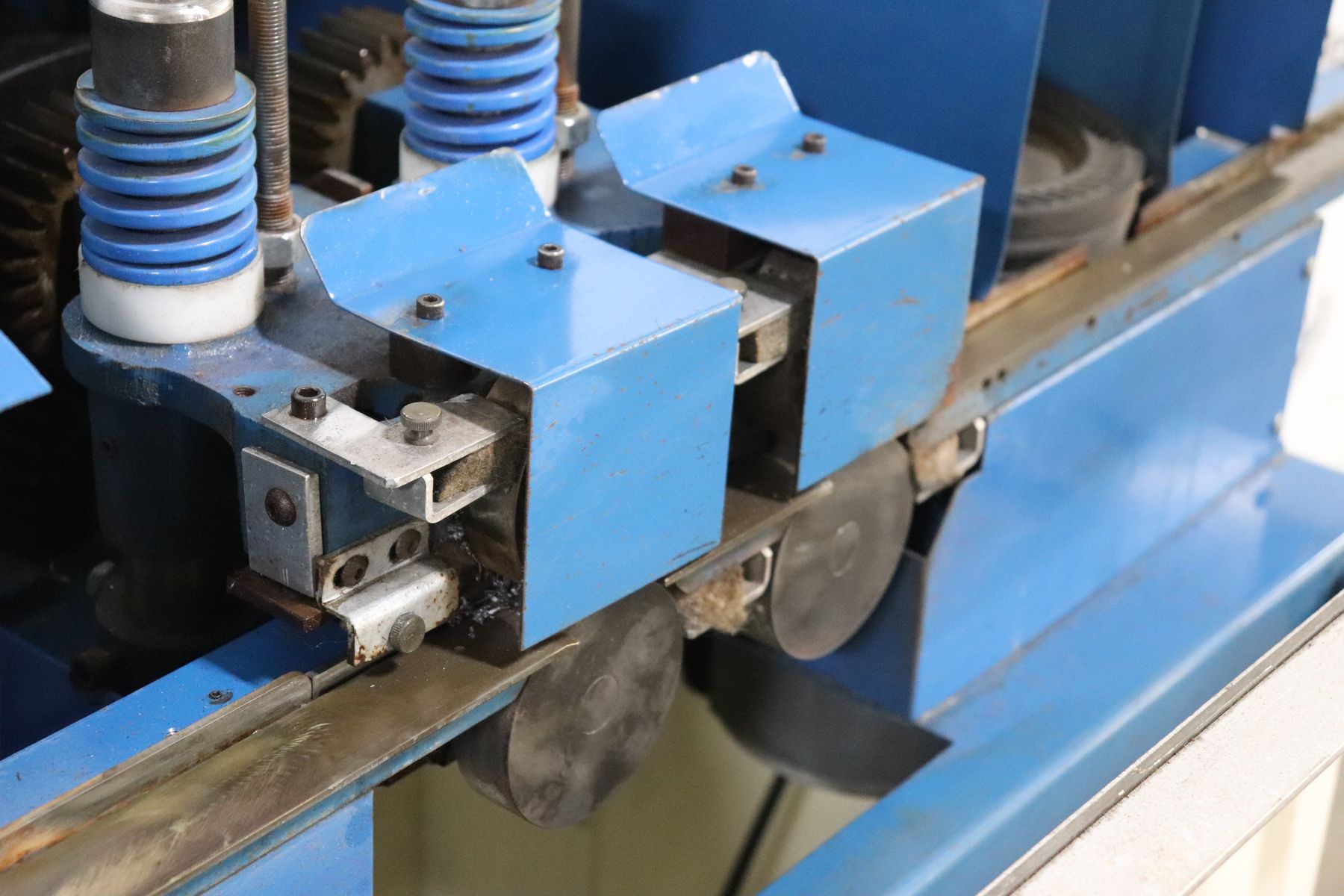 Where Can I Purchase the Falls D-Bur-R 131 Deburring Machine?