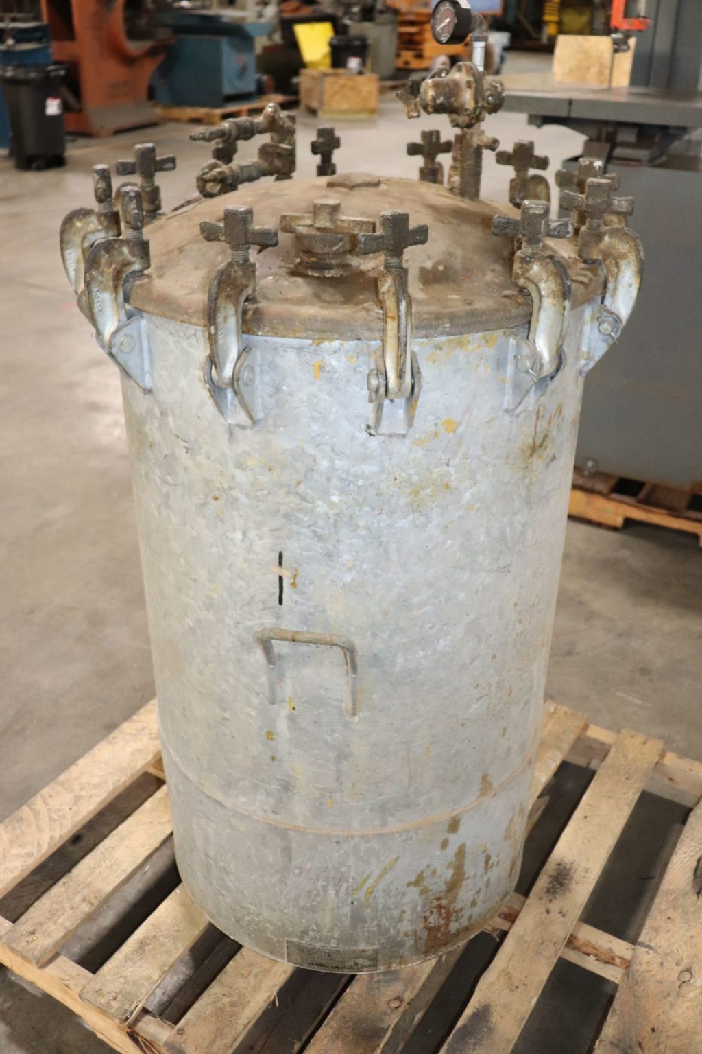 Binks 60 Gallon Pressure Pot Tank - The Equipment Hub