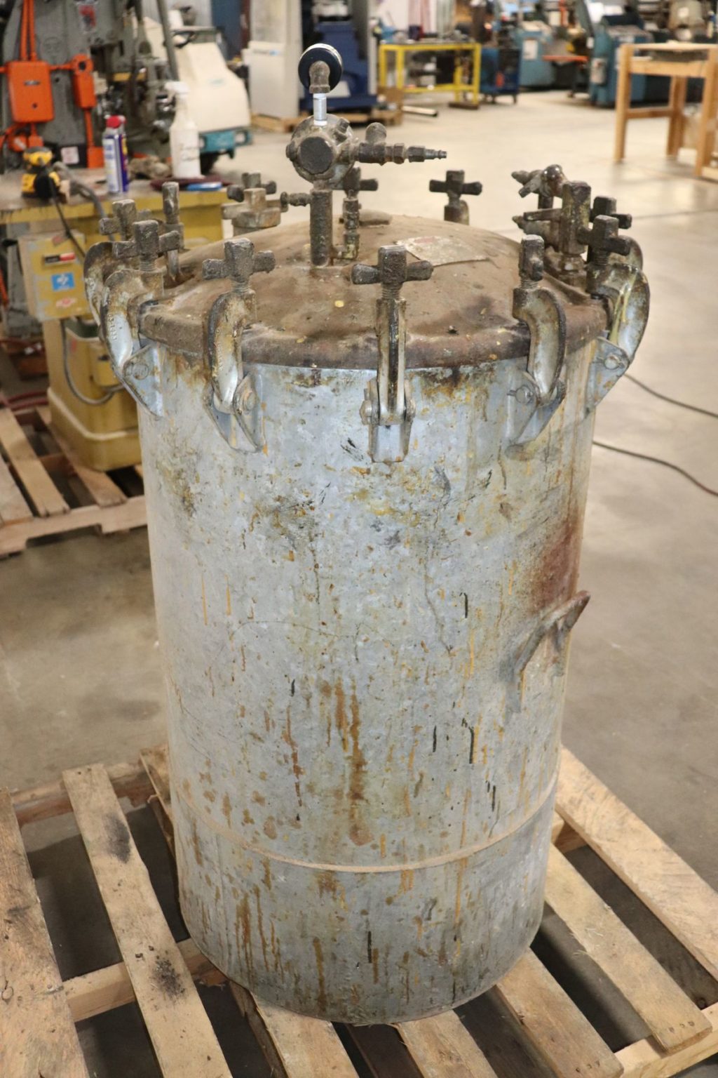 Binks 60 Gallon Pressure Pot Tank - The Equipment Hub