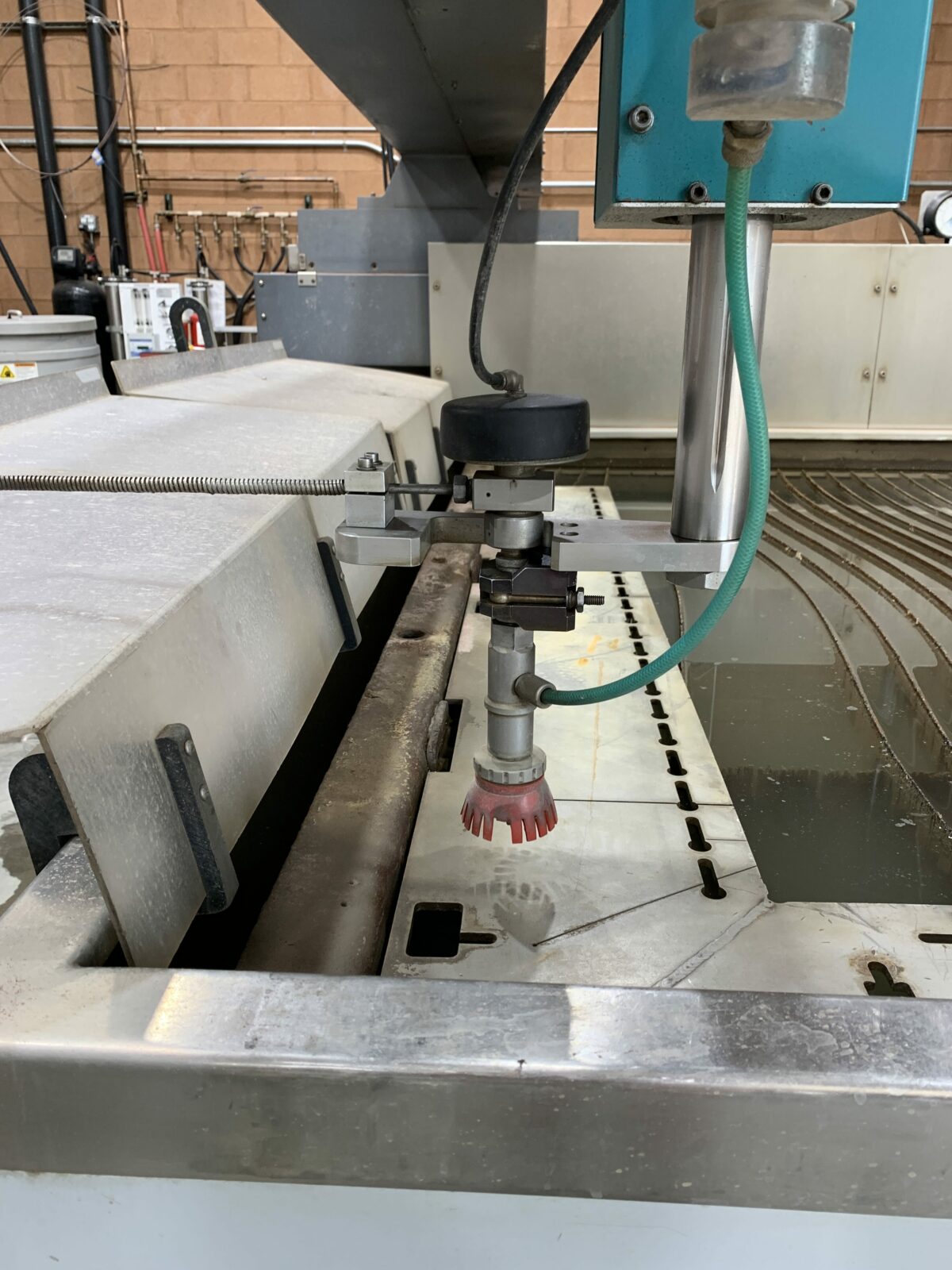 Flow Mach 2 4020B CNC Waterjet (2015) - The Equipment Hub