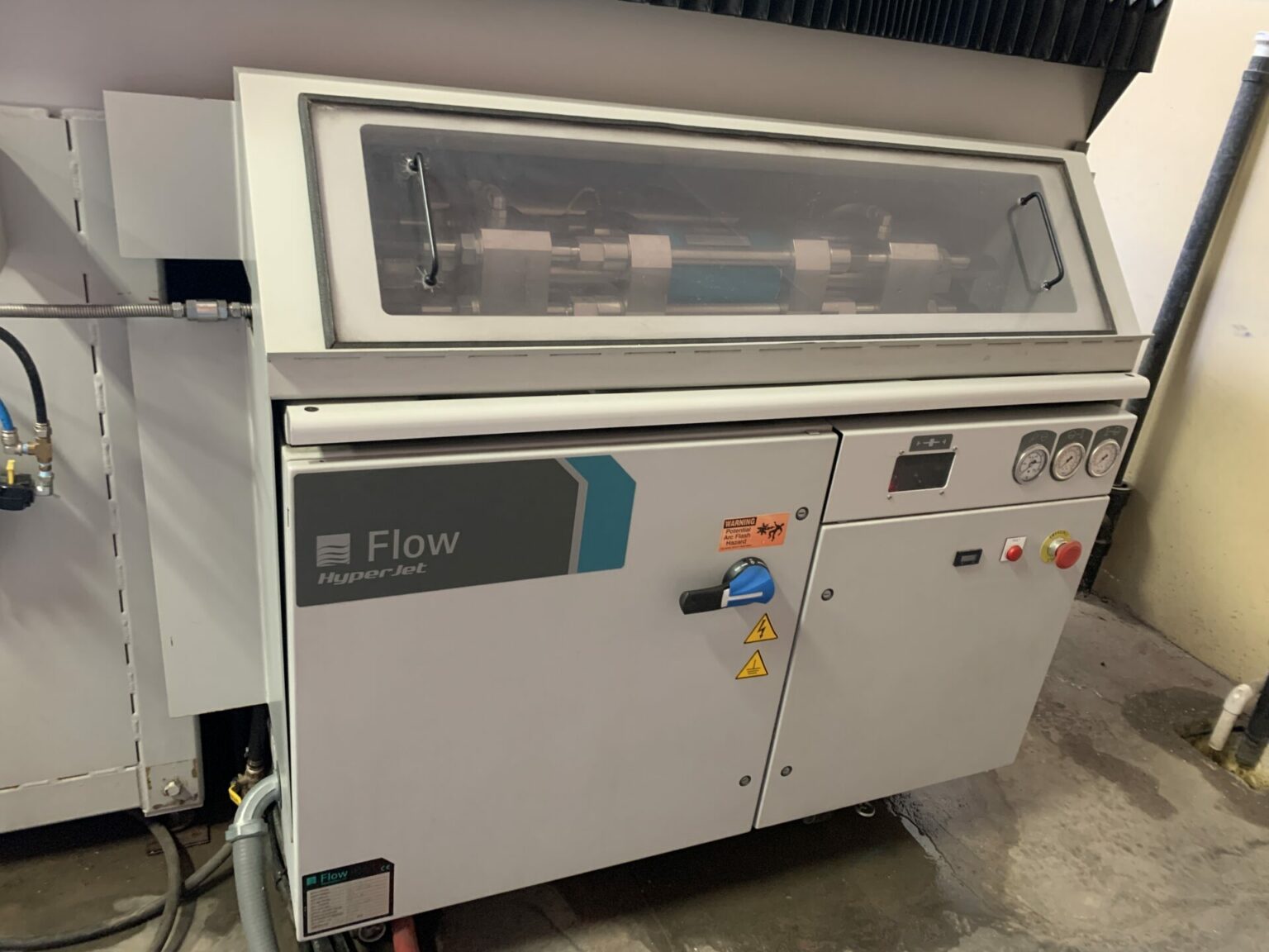 Flow Mach 3 2513B XD 4' x 8' CNC 5 Axis Waterjet - The Equipment Hub