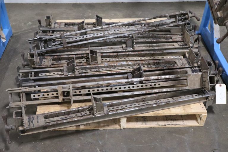 JLT 12' Panel Clamp with 30 Clamps - The Equipment Hub