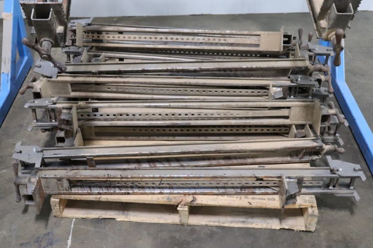 JLT 12' Panel Clamp with 30 Clamps - The Equipment Hub