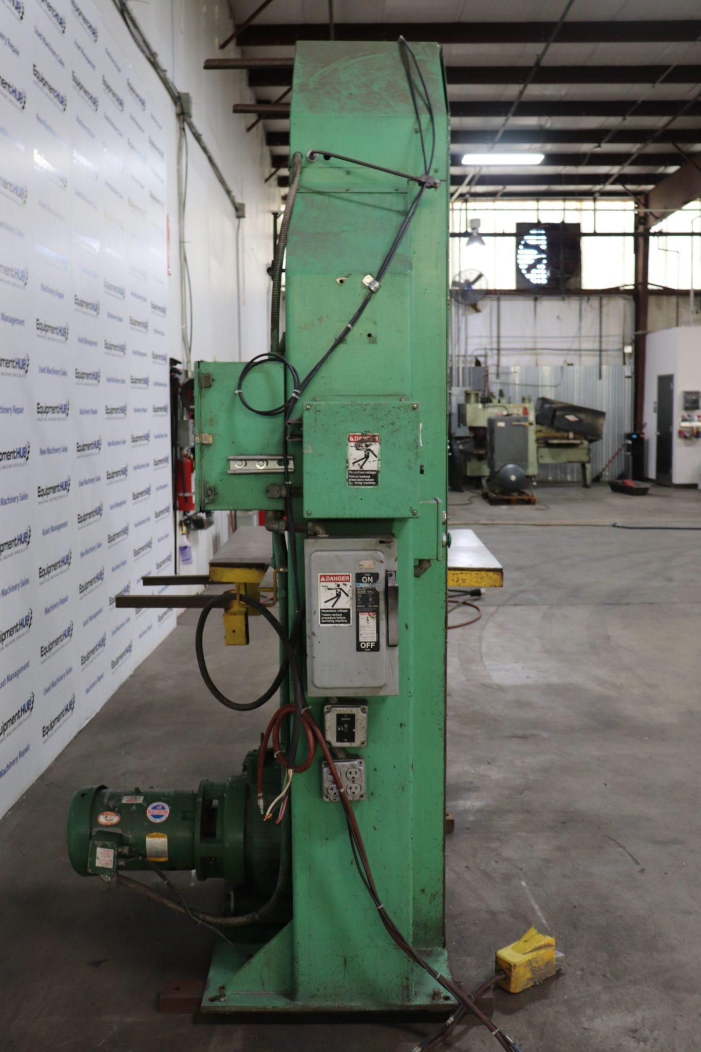 MBD Tyler 36" Vertical Wood Cutting Band Saw - The Equipment Hub