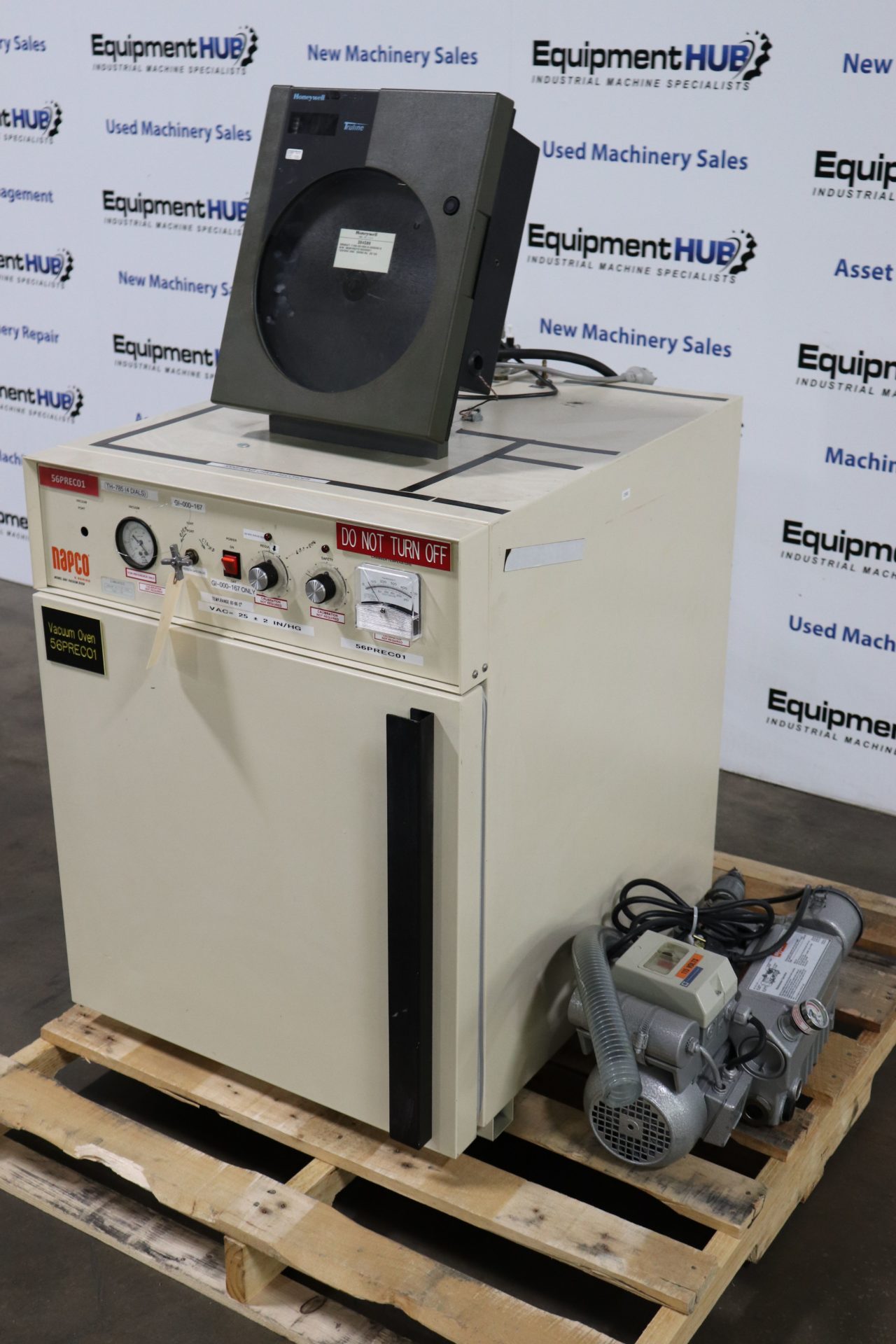 Napco 5861 24" x 18" x 18" Vacuum Oven with Busch Pump - The Equipment Hub