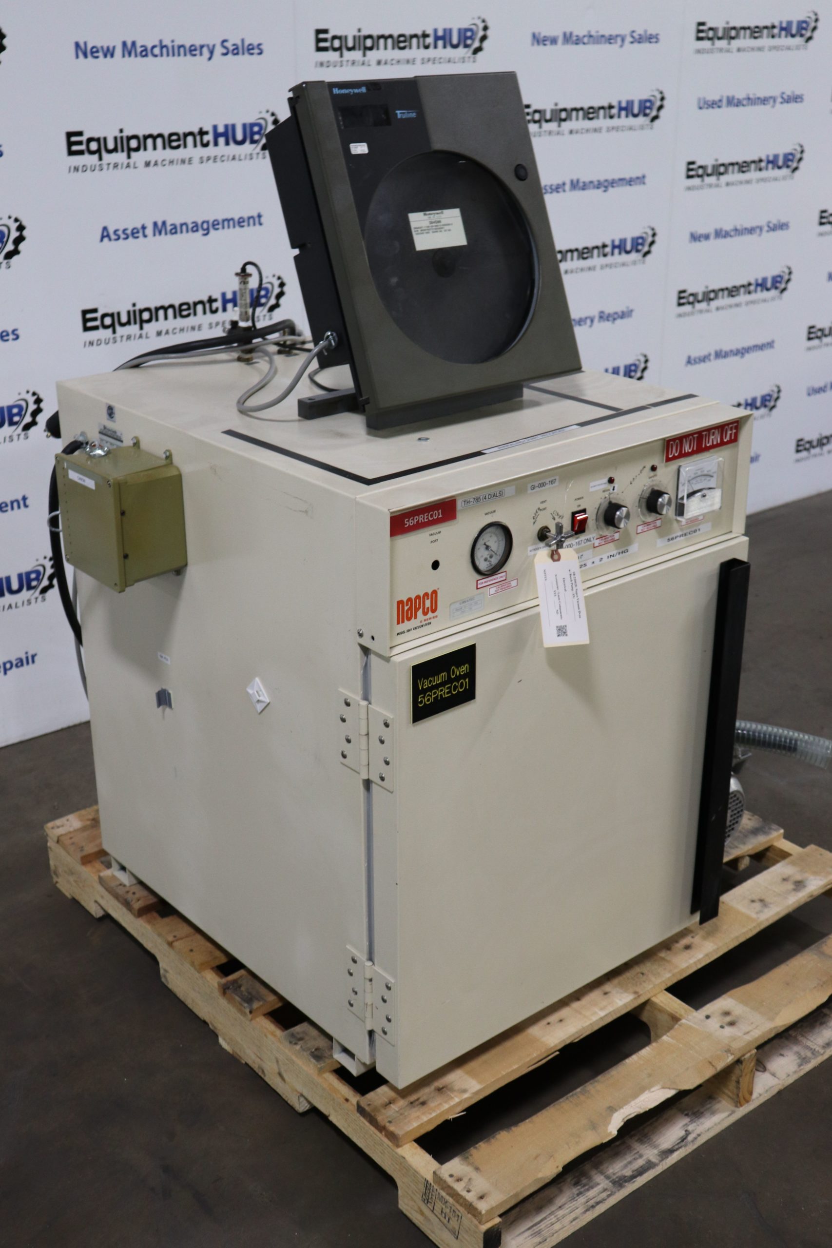 Napco 5861 24" x 18" x 18" Vacuum Oven with Busch Pump - The Equipment Hub