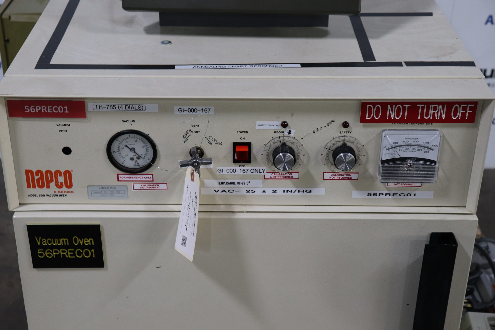 Napco 5861 24" x 18" x 18" Vacuum Oven with Busch Pump - The Equipment Hub