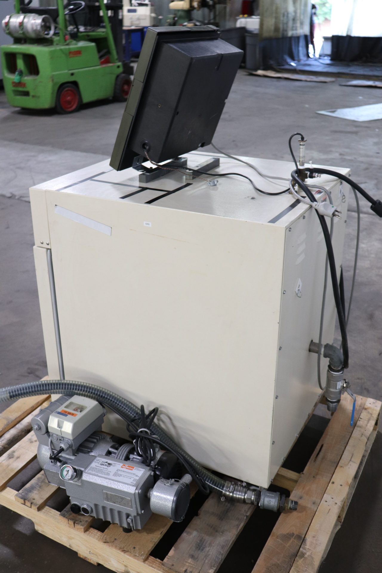 Napco 5861 24" x 18" x 18" Vacuum Oven with Busch Pump - The Equipment Hub