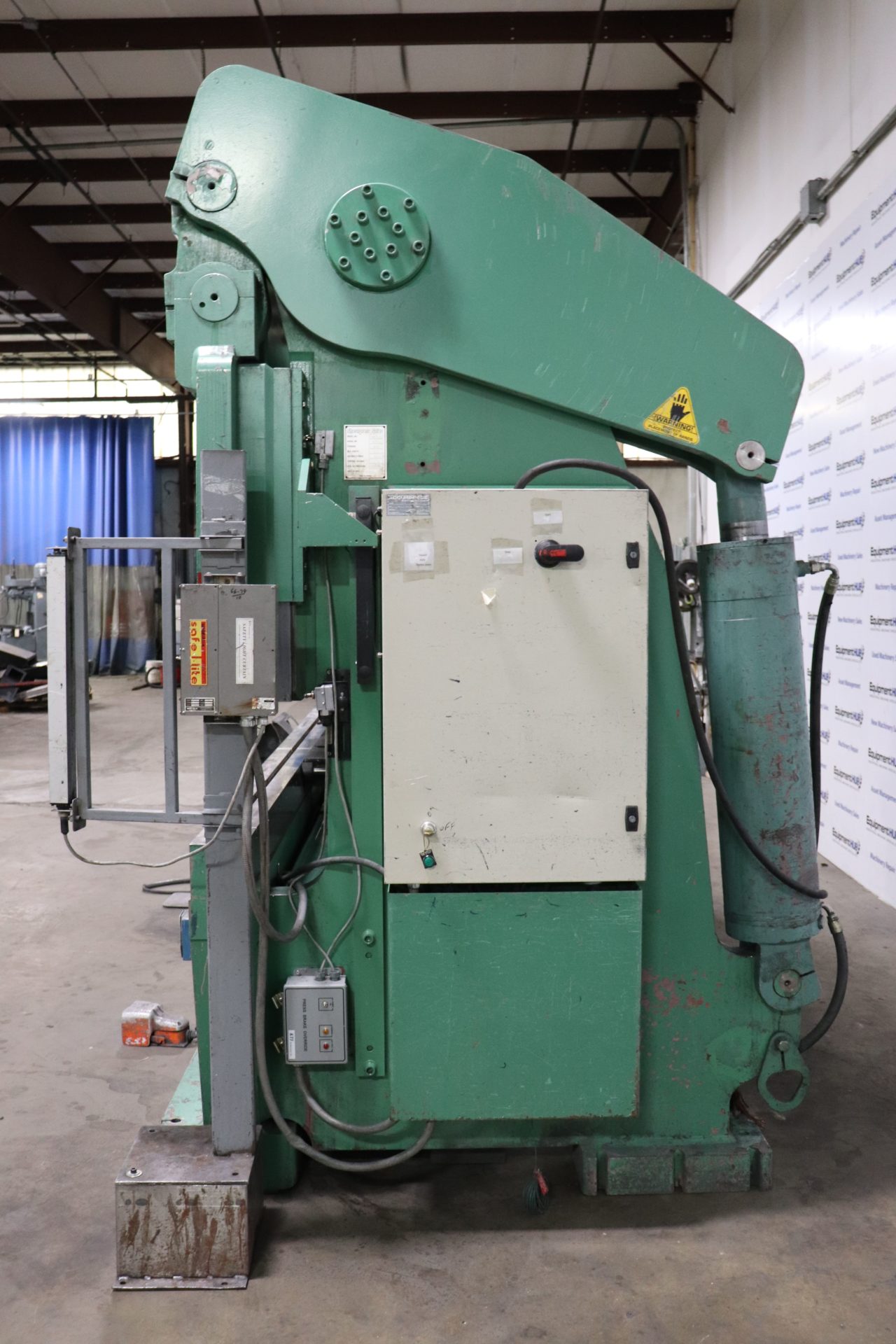 Accurpress 740012 400 Ton x 12' Hydraulic Press Brake w/ Hurco Autobend ...
