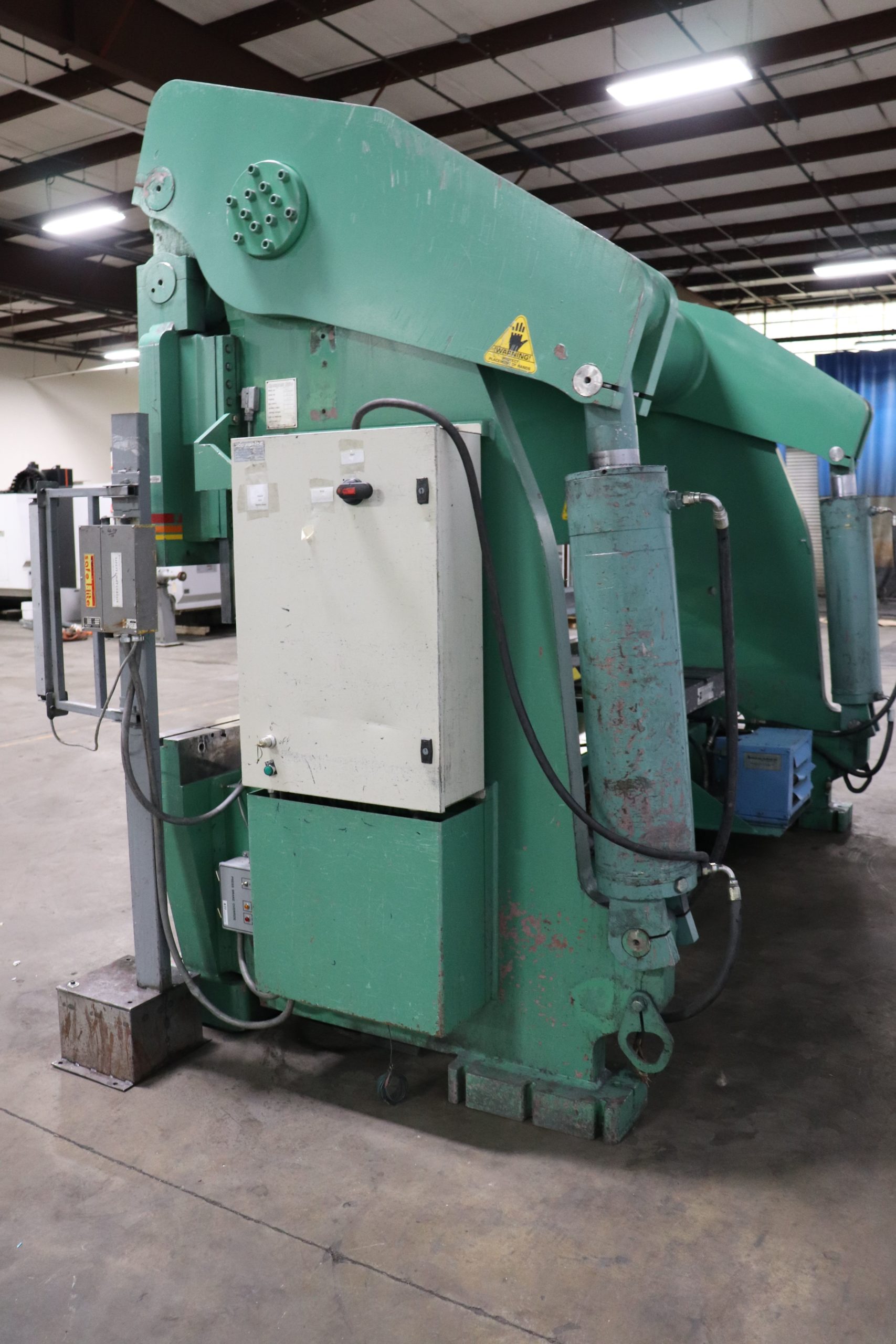 Accurpress 740012 400 Ton x 12' Hydraulic Press Brake w/ Hurco Autobend ...