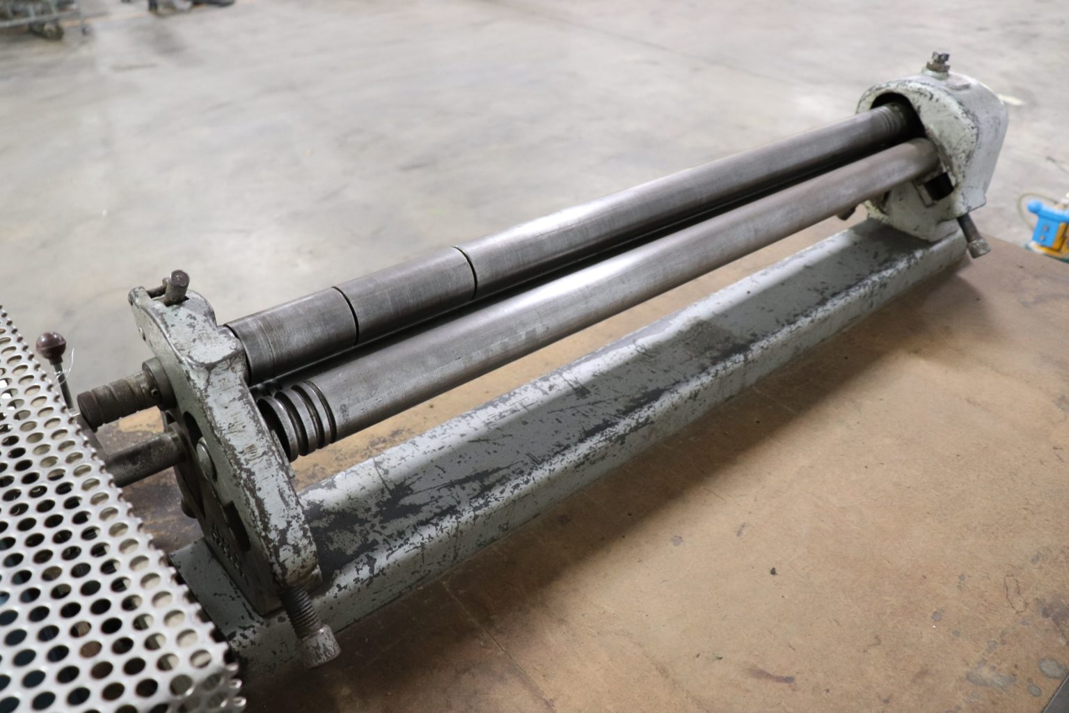 Niagara 36" Powered Sheet Metal Plate Bending Roll - The Equipment Hub