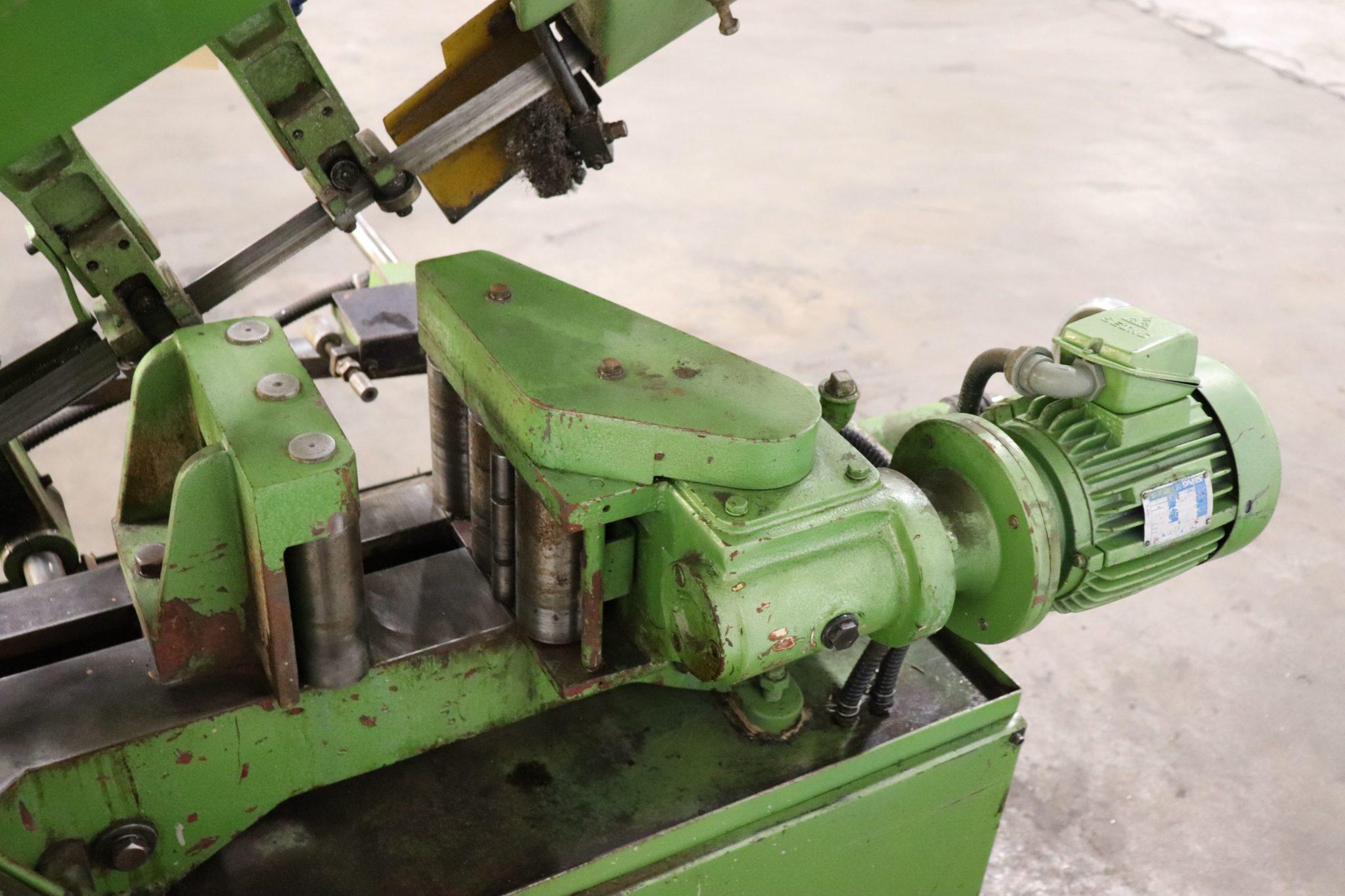 KBC BAH-1010A-VS 10" x 10" Automatic Variable Speed Horizontal Band Saw ...