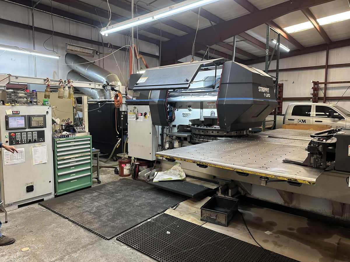 Strippit LVD 1250MXP/30 Laser 33 Ton / 2000 Watt Laser-Turret Punch ...