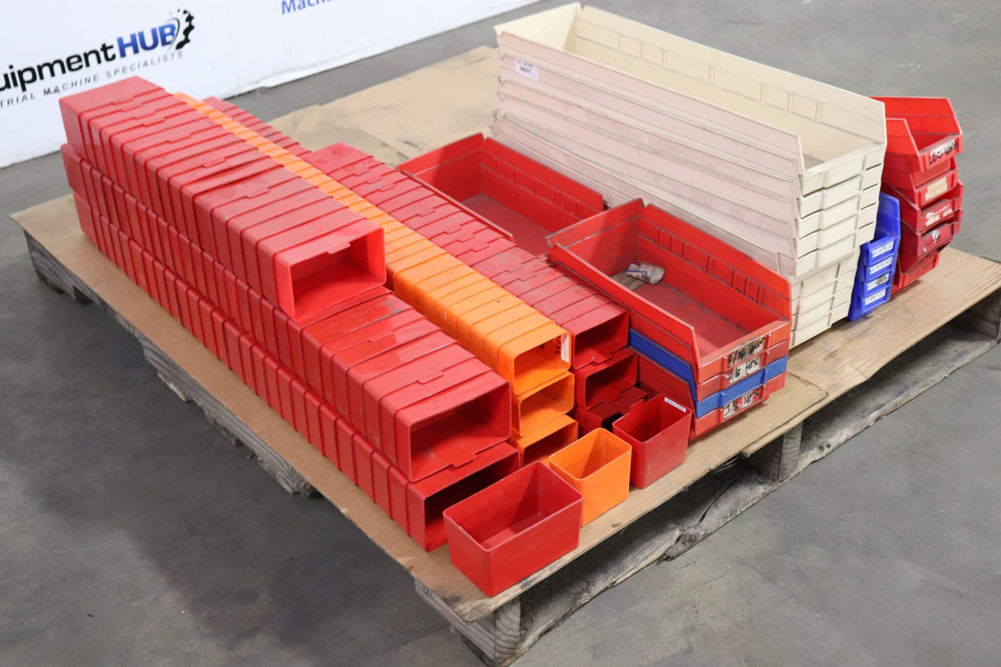 Huge Lot of Various Sized / Type Garage Workshop Storage Parts Plastic ...