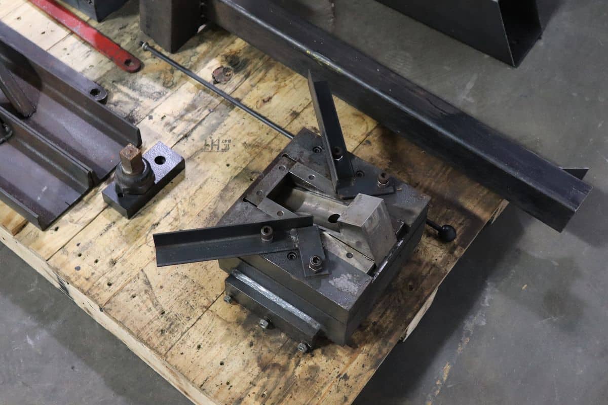 Edwards 100 Ton "JAWS IV" Hydraulic Ironworker, Single Phase - The ...