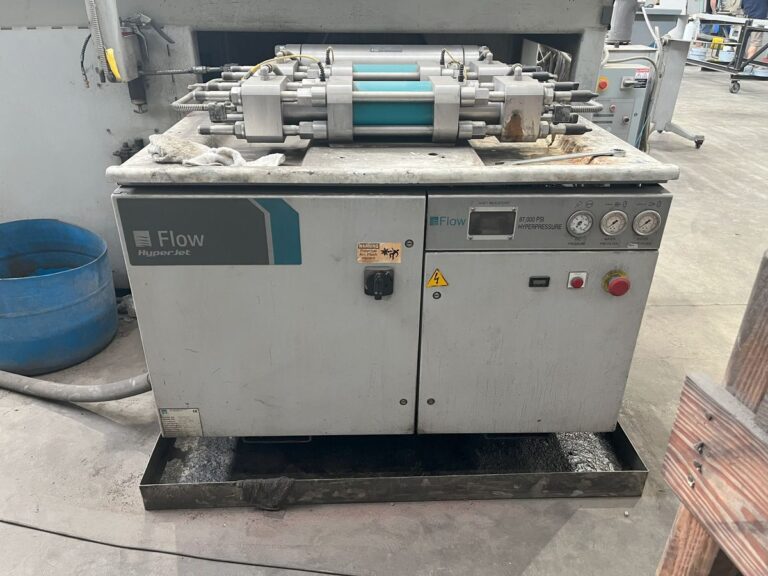 How does the Flow Mach 3 4020B achieve 87K PSI?