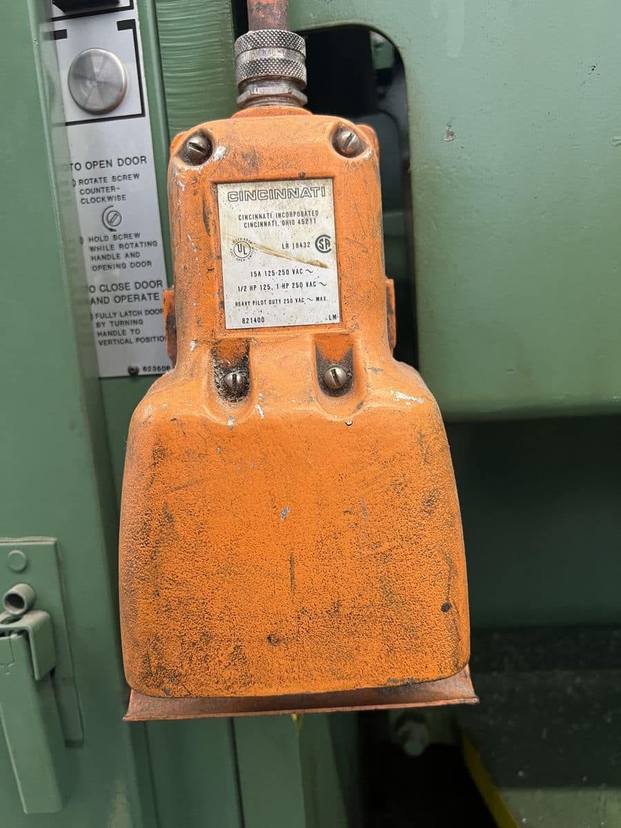 How does the back gauge function on the Cincinnati Shear?